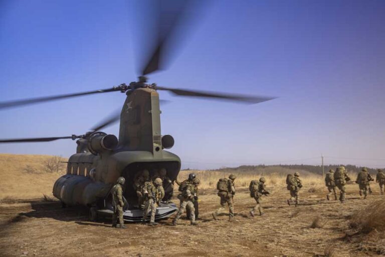 VIGILANT ISLES ~ 16 Air Assault Train in Japan | Joint Forces News